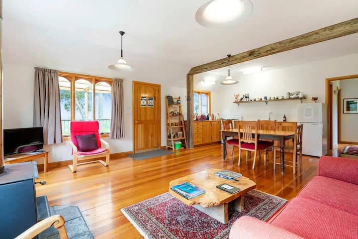 The Wine Loft—family Stay At Herons Rise Vineyard - Cygnet