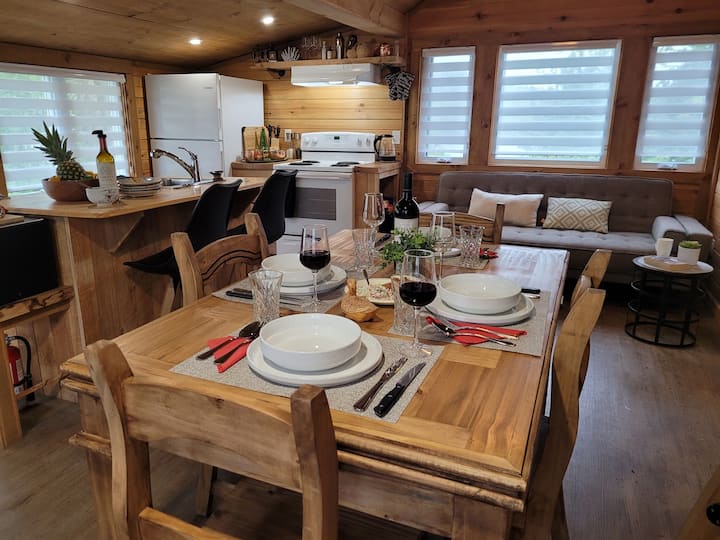 Intimate Cottage Plus Loft With Epic Lake Views - Val-des-Monts