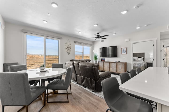 Dreamy Lagoon: Desert Color Lagoon + Beaches - St. George, UT