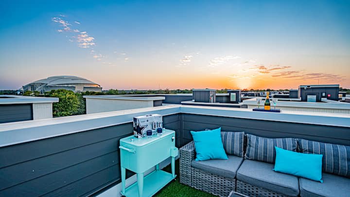 Prime Location | Short Walk To Cowboys Football - Arlington, TX