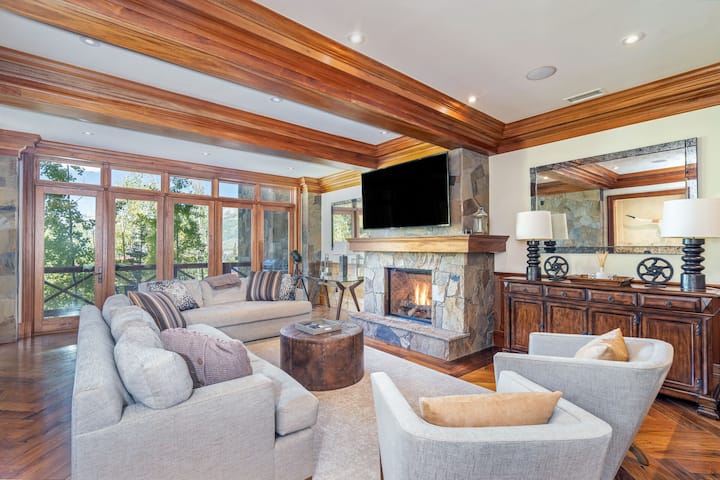 Luxury Lorian Lookout With Plenty Of Amenities - Telluride, CO