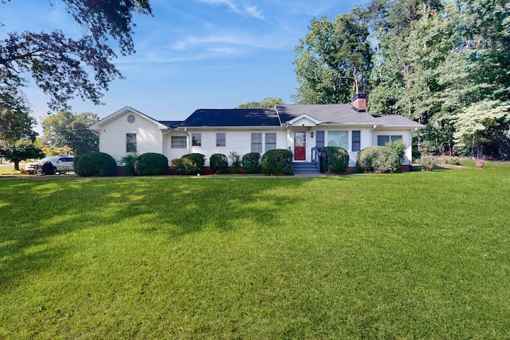 3br House With Firepit & Mountain Views - Cleveland, GA
