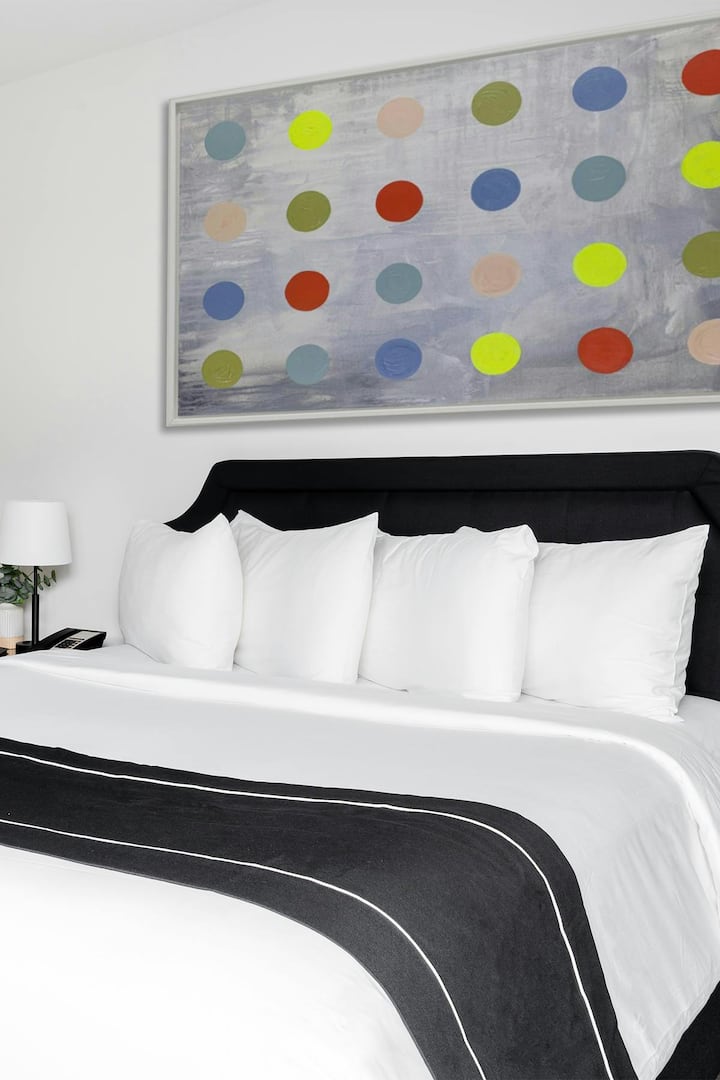 Tranquil Interiors & Palmy Courtyard - Miami Beach, FL