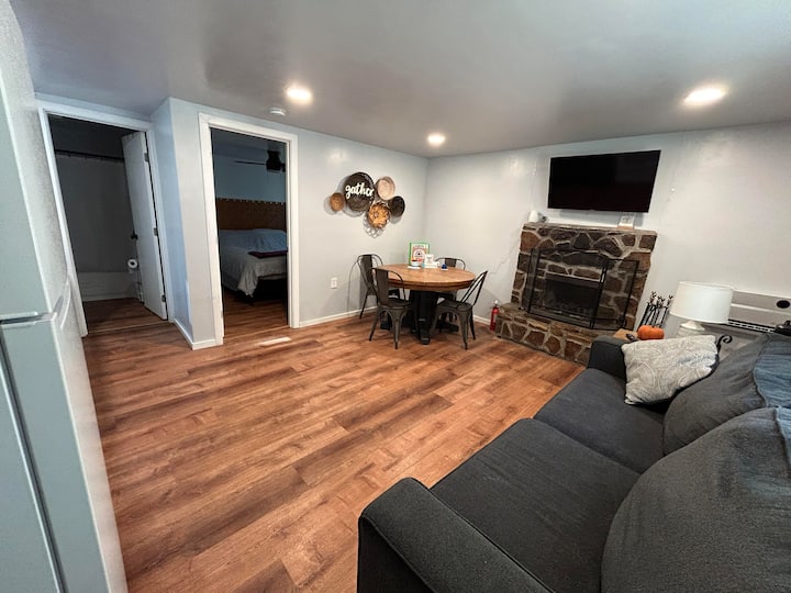 Cabin #1 - 1 Bedroom Modern With Fireplace - Christopher Creek, AZ