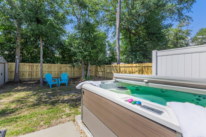 15% Off To May 18 - Hot Tub, Fire Pit W/ 6 Chairs - Oak Island, NC