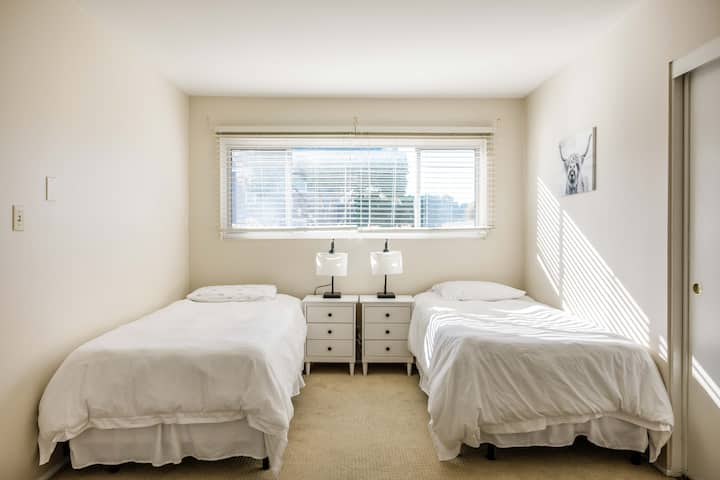 2 Bd / Quiet Community / Close To Food + Shopping - Redondo Beach, CA
