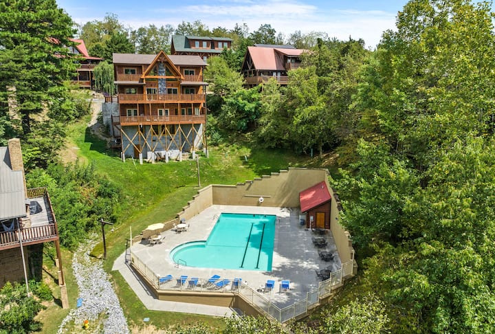 In & Out Pool+game Room+hot Tub+near Dollywood - Pigeon Forge, TN
