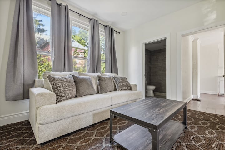 Grand 6br,3ba Near The Falls - Niagara Falls, NY