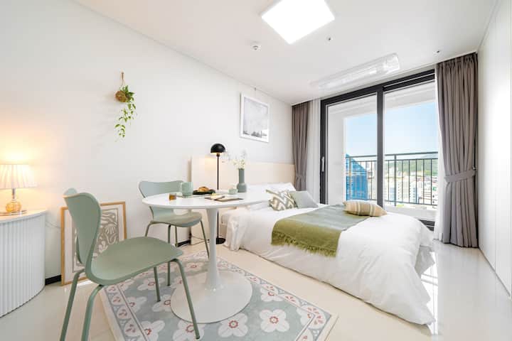 Yeonsan 1 Min｜legal All-in-one Stay - Busan