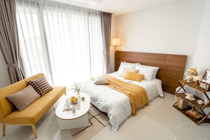 1 Min To Metro|spacious Studio | Multi-night Stay! - Busan