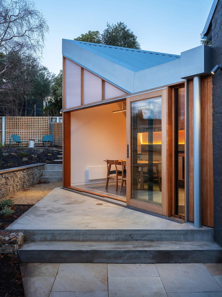Little Brick Cottage - Hobart