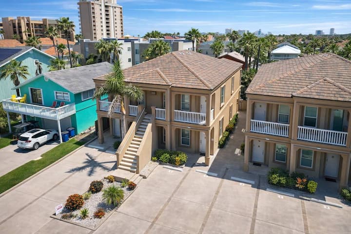 Clean 199 Steps To Beach  Walk To It All - Port Isabel, TX