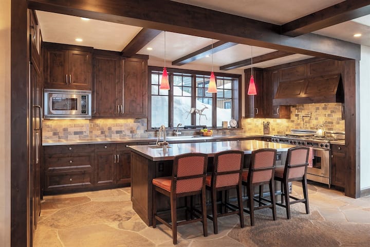 Large Spacious On Forest Road! Walk To Everything! - Vail, CO