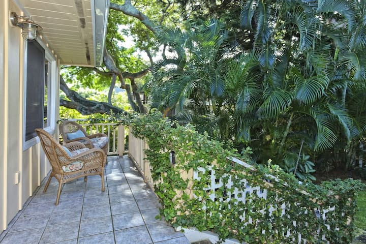 The Yellow Cottage In Lanikai Your Perfect Island - Kailua