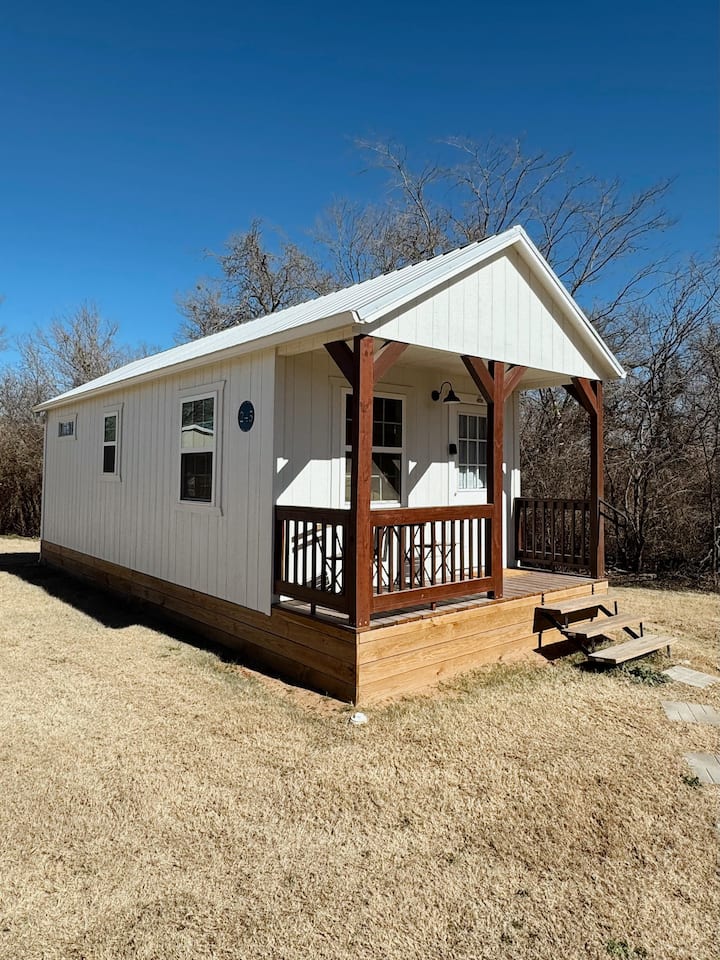 Alice At Creeks Edge Cottages - Stephenville, TX