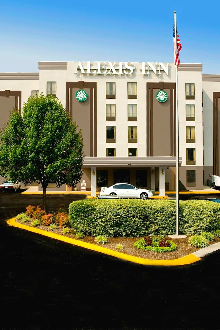 Space Aplenty With Living Area & Separate Bedroom - 納什維爾