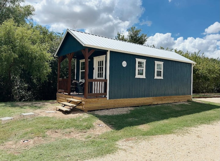 Lillie At Creeks Edge Cottages - Stephenville, TX