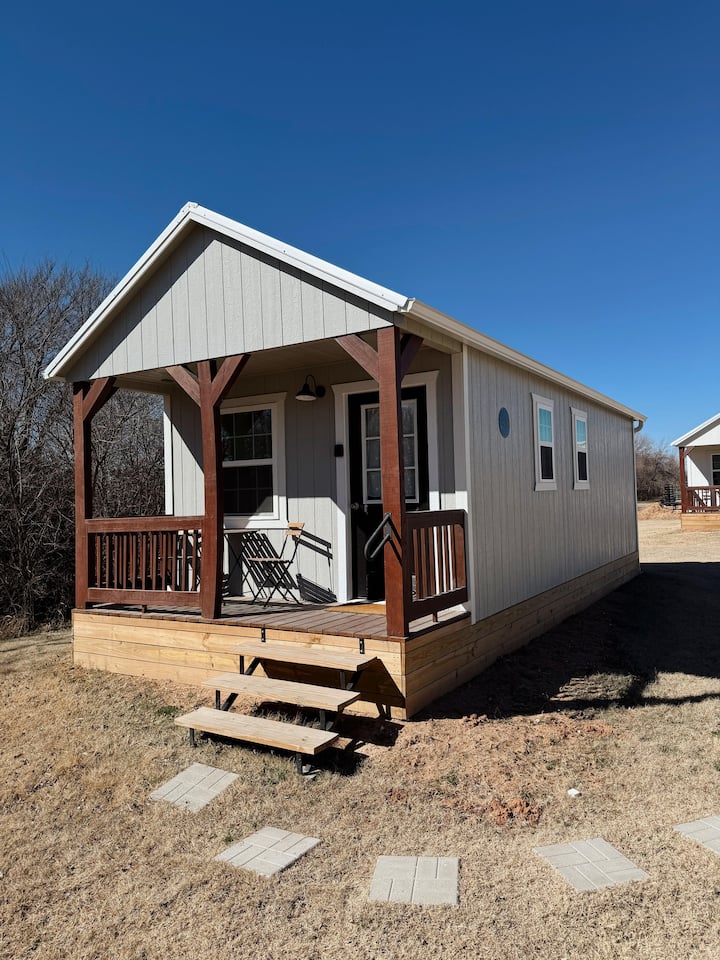 Louise At Creeks Edge Cottages - Stephenville, TX