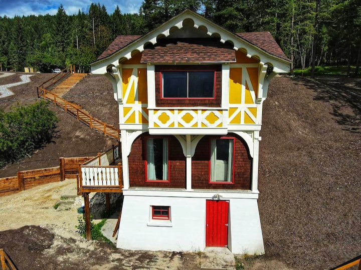 Historic Swiss-style Chalet | Prime Location - Golden