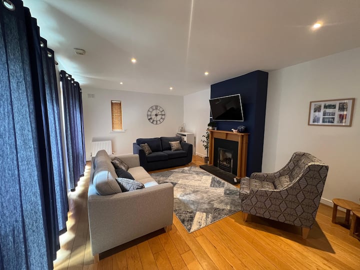 Wonderful D3 Townhouse-3 Bedroom & 3 Bath/ Parking - Dublin