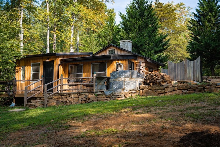 Hawthorne Cabin ~ New ~ Romantic ~ Unique ~ Serene - Nellysford, VA