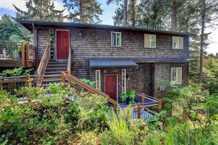 Spacious 4br Waterview | Fireplace | Balcony - Cannon Beach, OR