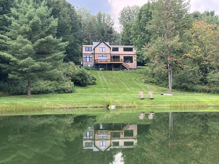 Green Mountain Haus: 4 Br, Fireplaces, A/c & Pond! - Stowe, VT