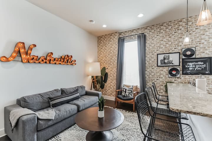 Chic Condo For 4 Near West End! - Nashville, TN