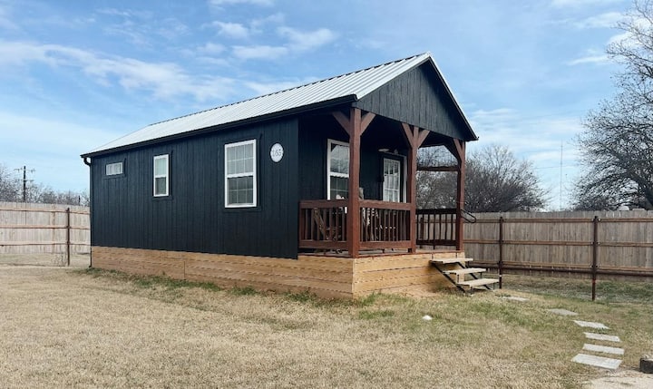 Thelma At Creeks Edge Cottages - Stephenville, TX