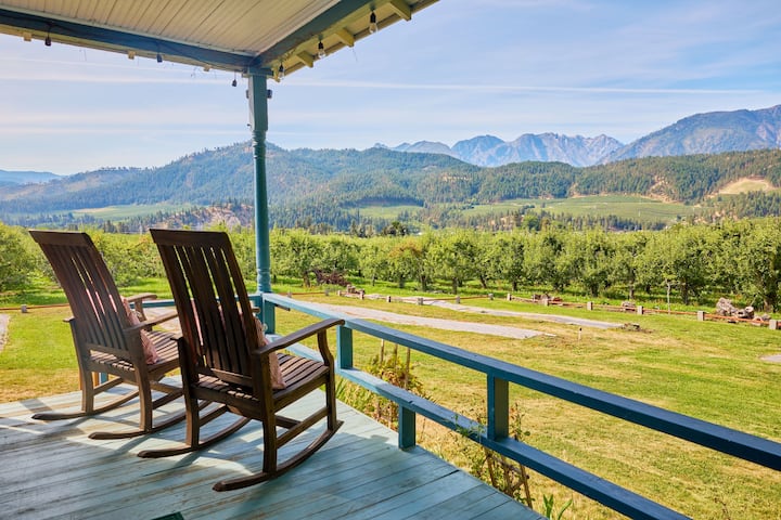 *New* The Holiday House - A Dreamy Farmhouse - Leavenworth, WA