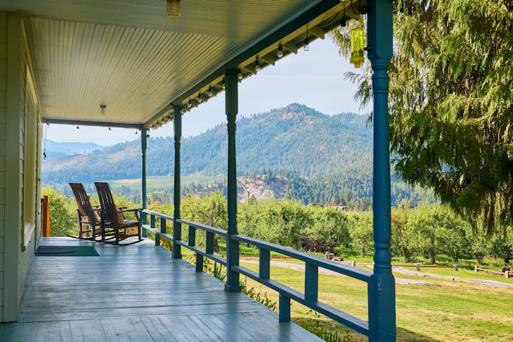 The Holiday House - A Dreamy Farmhouse - Leavenworth, WA