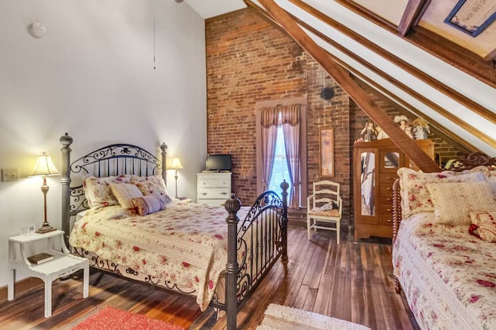​Dickinson Room At Main Street Bed & Breakfast - Barren River Lake State Park, Lucas