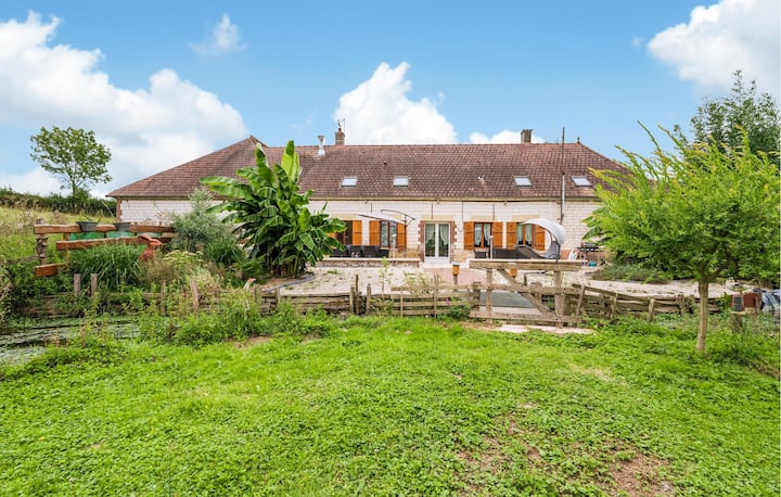 6 Bedroom Cozy Home In Montigny-les-monts - Aube