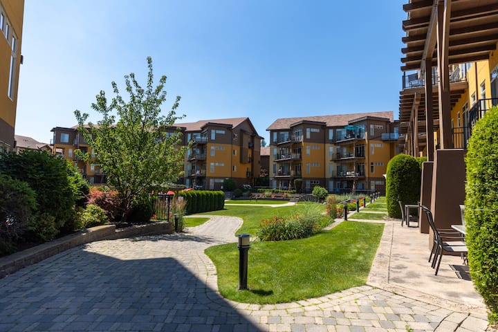 Barona Beach Chateau: Serene Coastal Getaway - West Kelowna