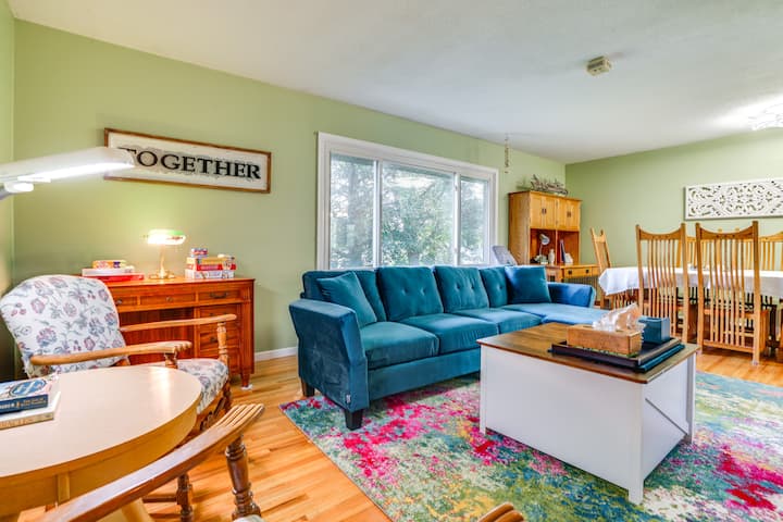 Welcoming Cottage Grove Home W/ Yard - Hastings, MN