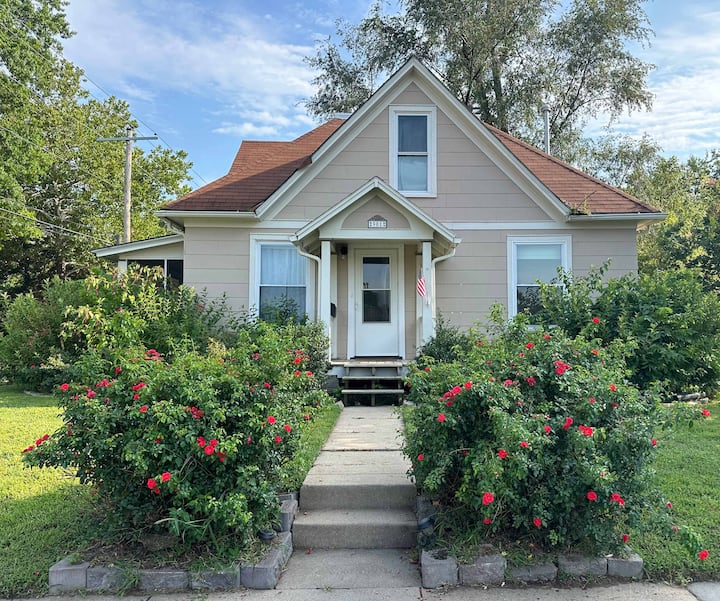 Pet-friendly 2br | Fenced Yard | Near Kstate - Kansas state university, Manhattan