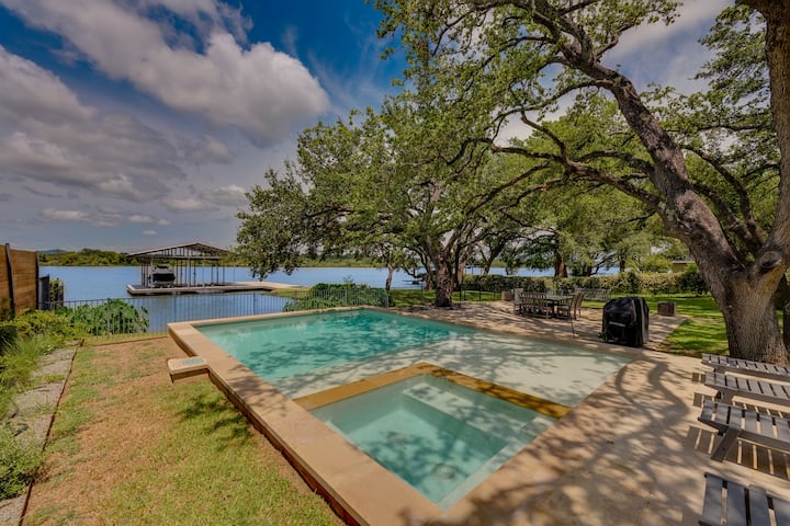 Packsaddle Point! Luxury Lakefront W/pool+guest Ho - Kingsland, TX