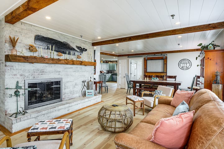 Family Beach Days: Dog-friendly Cape Cod Condo - Brewster, MA