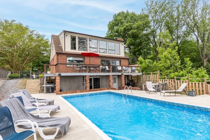 Multi-unit Waterfront Home With Pool And Pier - Maryland