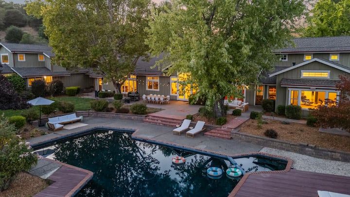 Luxury Vineyard Estate - Pool, Spa, Views! - Healdsburg, CA