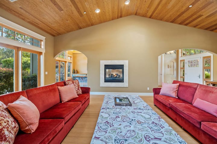 Dreamy Vineyard Estate- Pool, Hot Tub, Guest House - Lake Sonoma Recreation Area, Geyserville