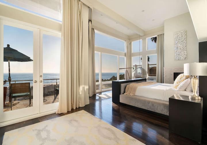 Oceanfront Luxe Strand Home W/ Movie Theater - Manhattan Beach, CA