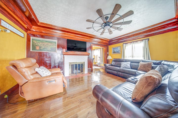 Family-friendly Home: Walk To Lake Erie! - エリー, PA