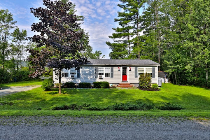The Bomoseen Bungalow: Vermont Lake House. Dock. - Bomoseen State Park, Fair Haven
