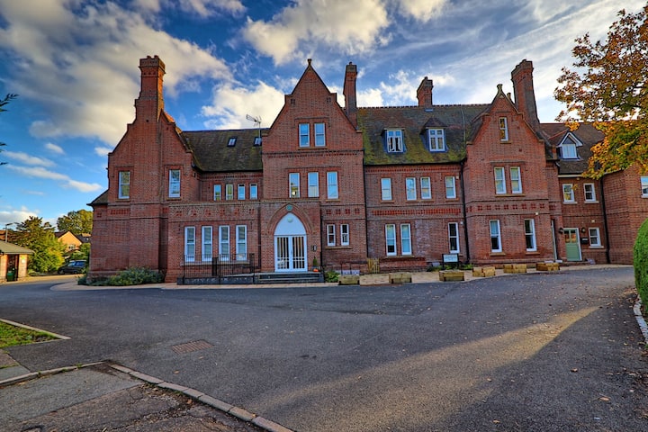 Fully Equipped Ultra Luxury Apartment + Parking - Chelmsford