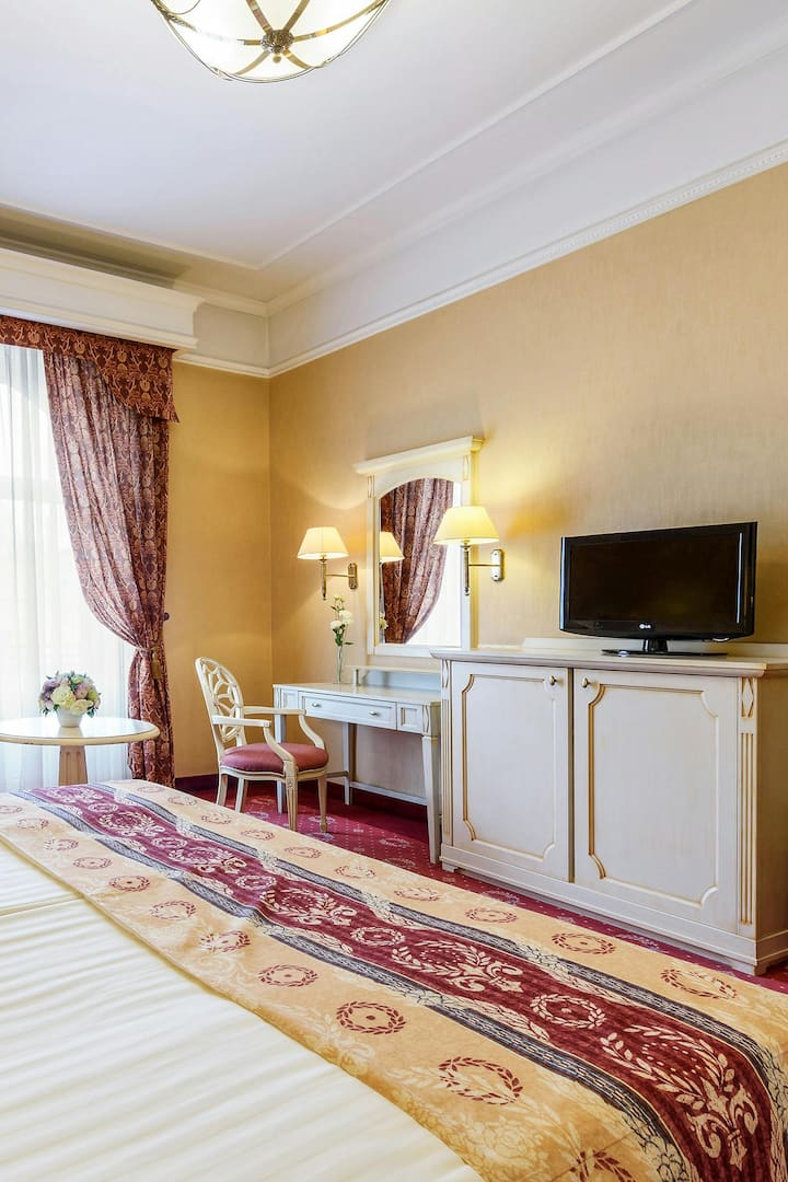 Family Room At Danubius Hotel Astoria City Center - Budapest