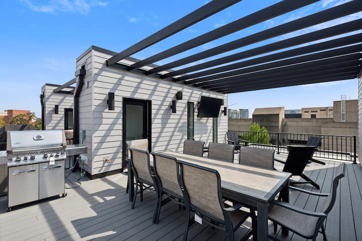 New Modern Townhome With Rooftop Patio - Iowa City, IA