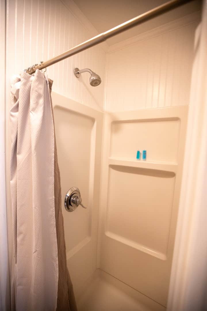Howards Creek Inn - Apartment 102 - White Sulphur Springs, WV