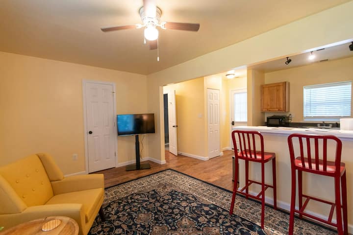 Howards Creek Inn - Apartment 201 - White Sulphur Springs, WV