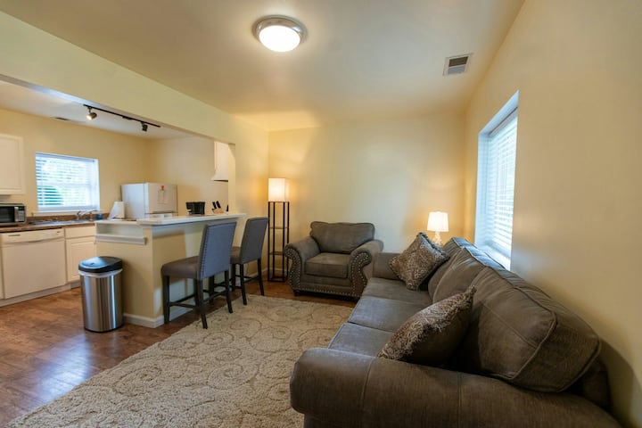 Howards Creek Inn - Apartment 202 - Lewisburg, WV